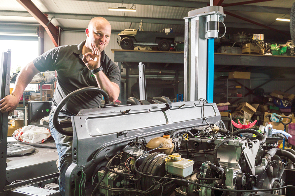 Install a TDCi engine: Fitting and starting - Land Rover Monthly