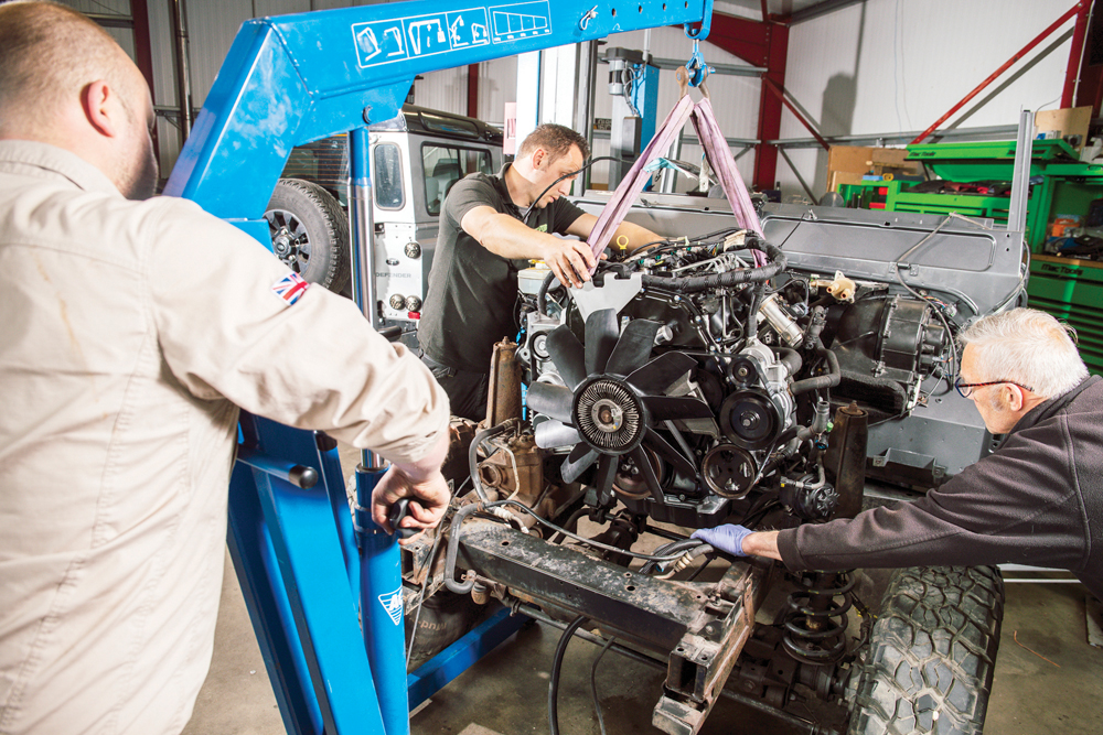 Install a TDCi engine: Fitting and starting - Land Rover Monthly