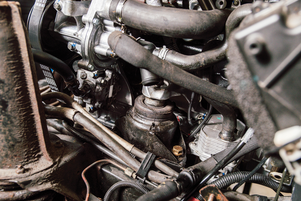 Install a TDCi engine: Fitting and starting - Land Rover Monthly