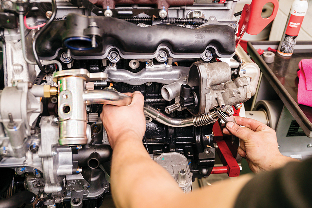 Install a TDCi engine, part 3: Completing the engine - Land Rover Monthly