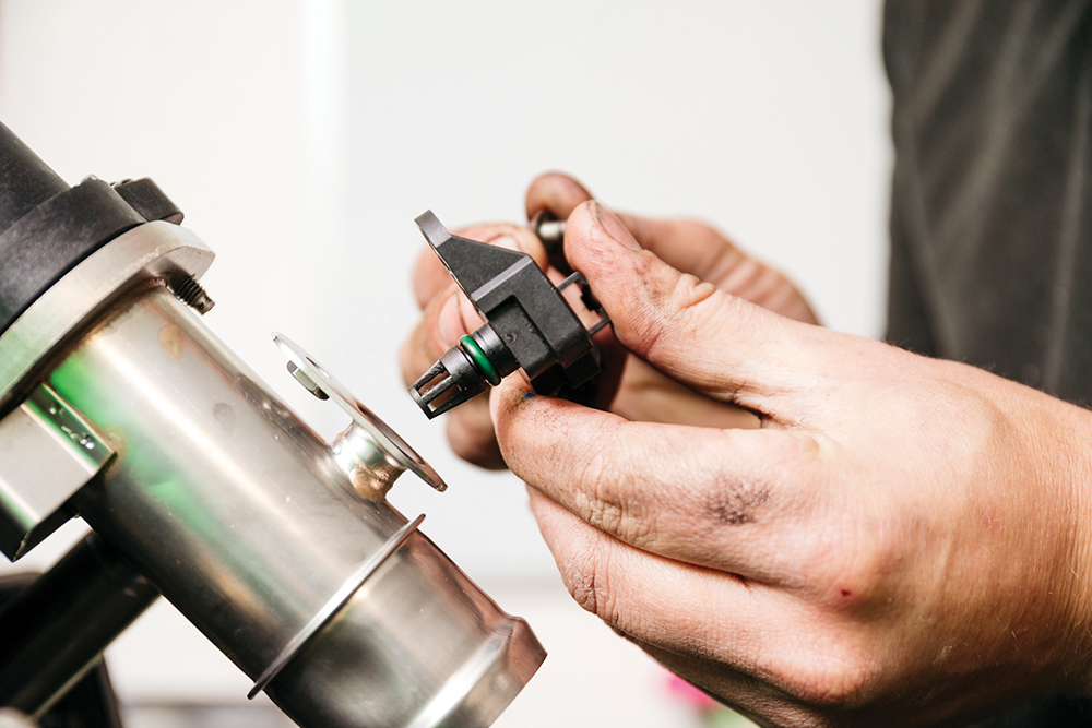 Install a TDCi engine, part 3: Completing the engine - Land Rover Monthly