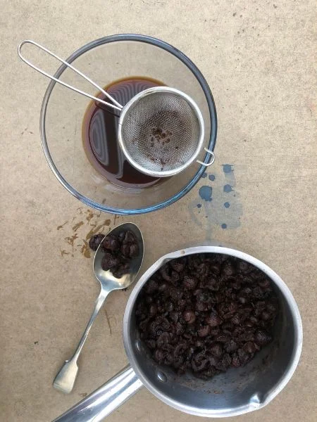 A short guide to making your own historical inks