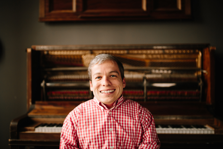 Meet the Shortest Professional Pianist in the World | Pianist