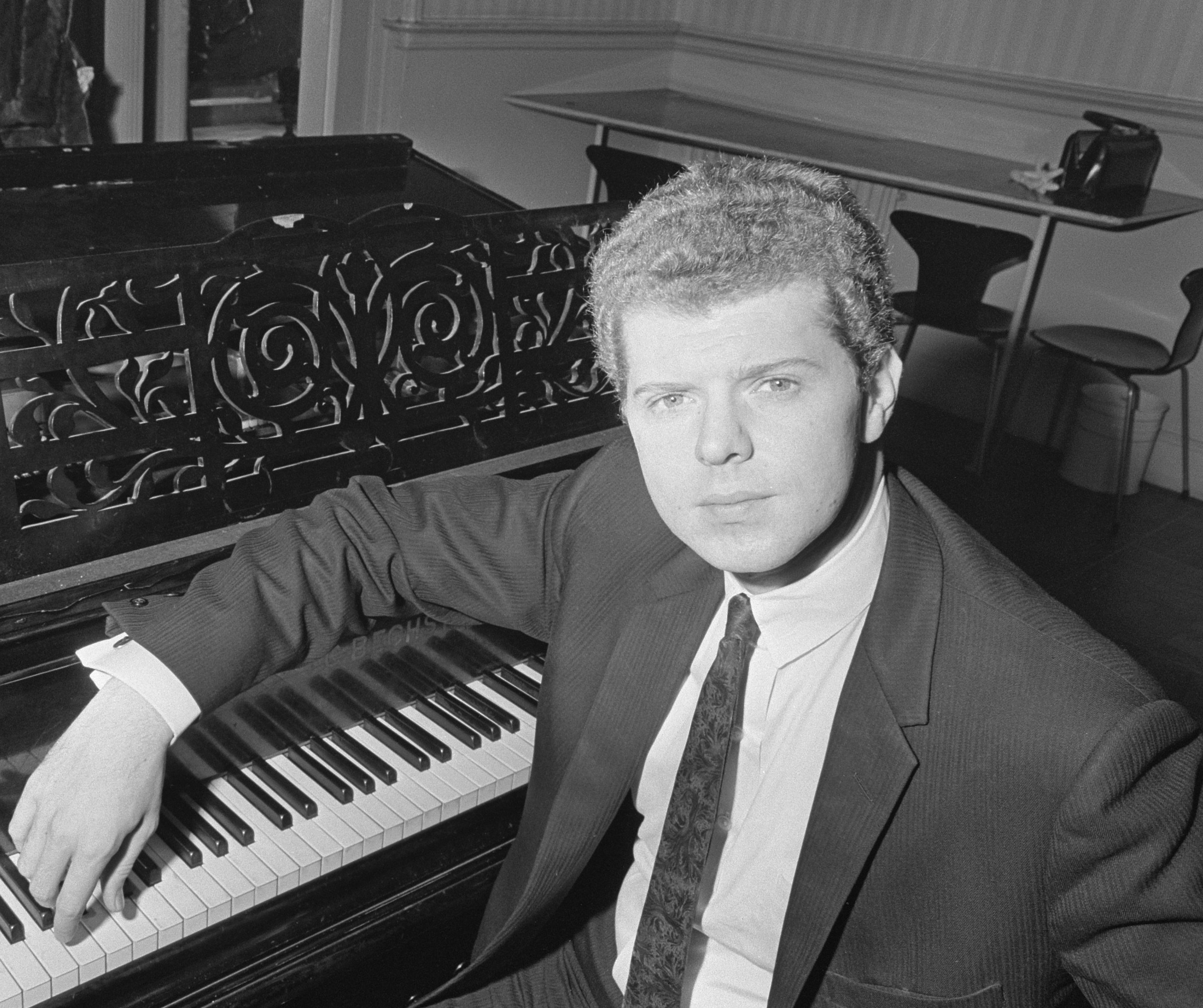WATCH: 5 jaw-dropping live piano performances from Van Cliburn | Pianist