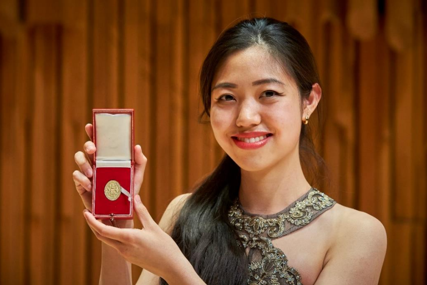 Pianist Stephanie Tang wins Guildhall School’s Music Gold Medal 2022 ...
