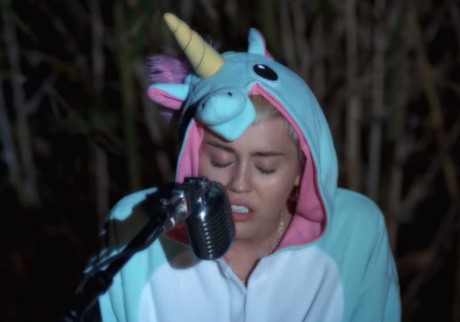 Video: Miley Cyrus honours her dead fish in a new song - Practical ...
