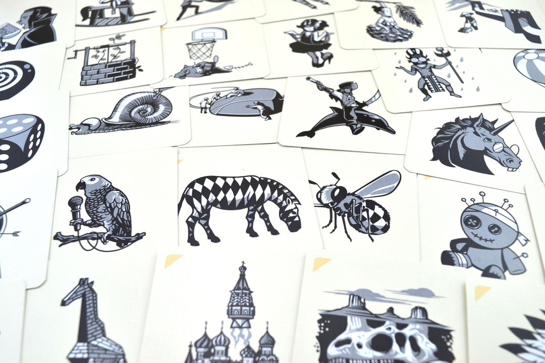 Codenames: Pictures review - Tabletop Gaming