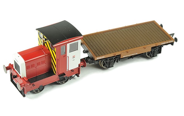 Hornby Ruston and Hornsby 48DS REVIEW - World Of Railways