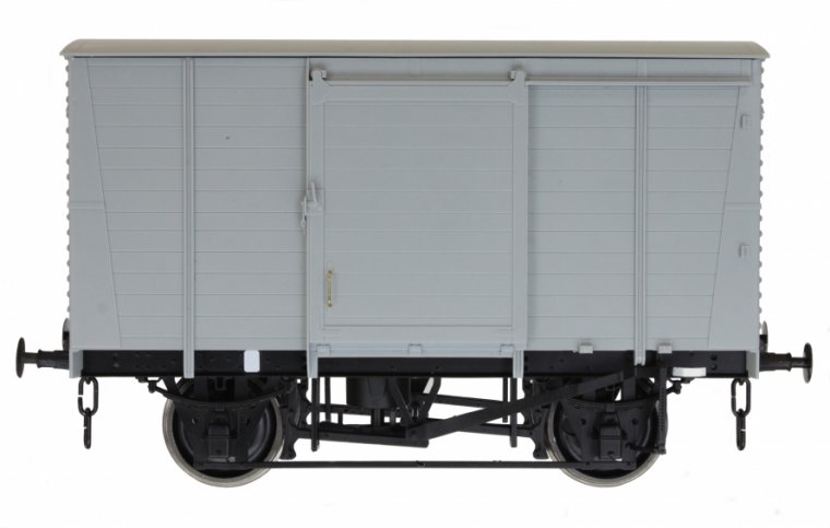 Three new O gauge vans announced by Dapol - World Of Railways