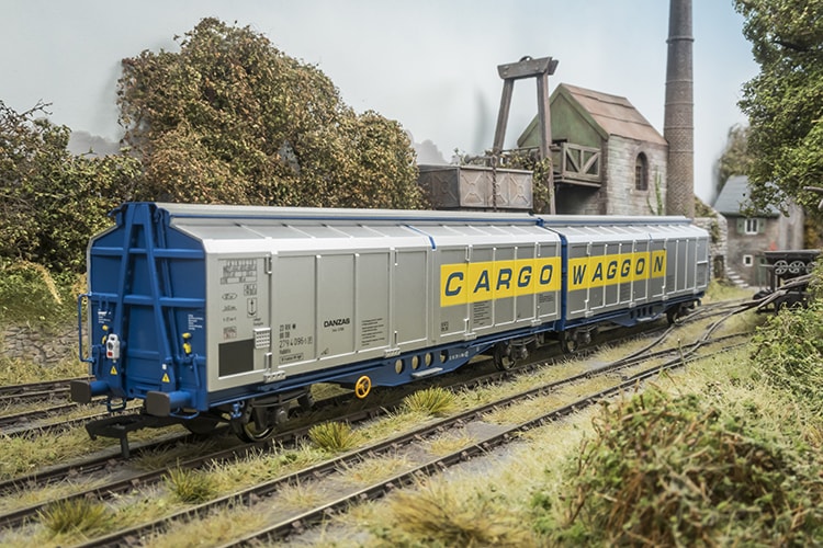 KMRC Cargowaggon van exclusives arrive for 'OO' - World Of Railways