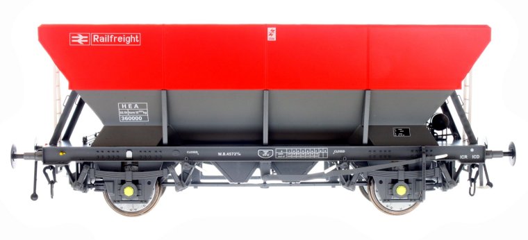 Dapol release new images of O gauge HBA & HEA coal hoppers - World Of ...