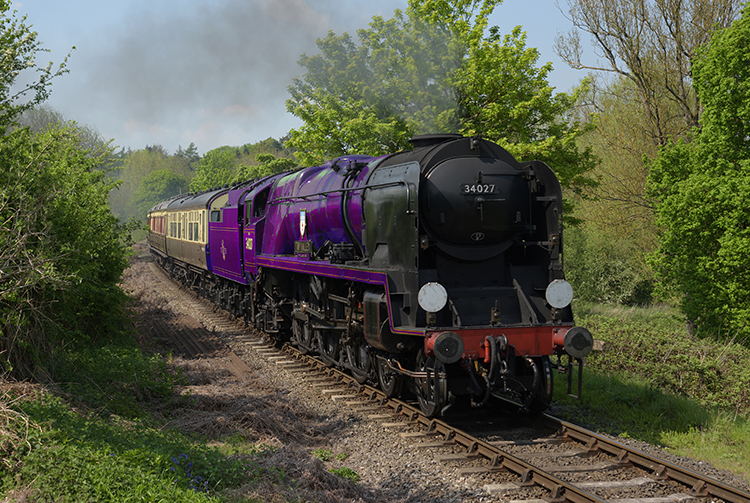 Locomotive to go purple for Queen's Platinum Jubilee - World Of Railways
