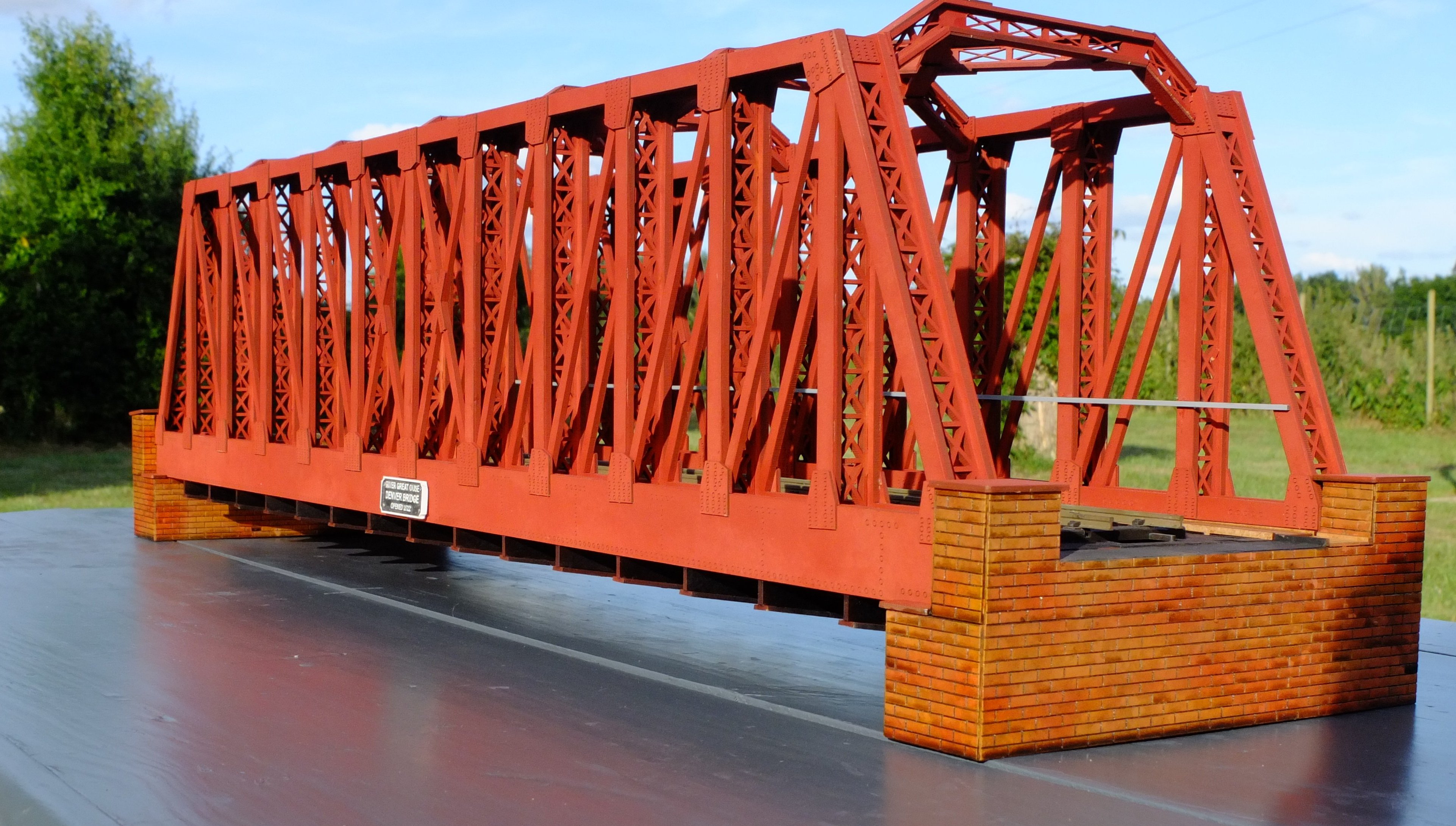 Building a truss girder bridge - World Of Railways