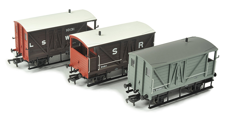 Kernow MRC LSWR Road Van - World Of Railways