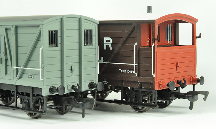 Kernow MRC LSWR Road Van - World Of Railways