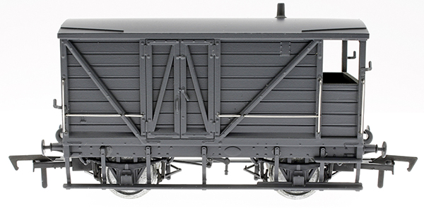 Kernow Model Rail Centre evaluates first EP of ex-LSWR / SR 10T 'road ...