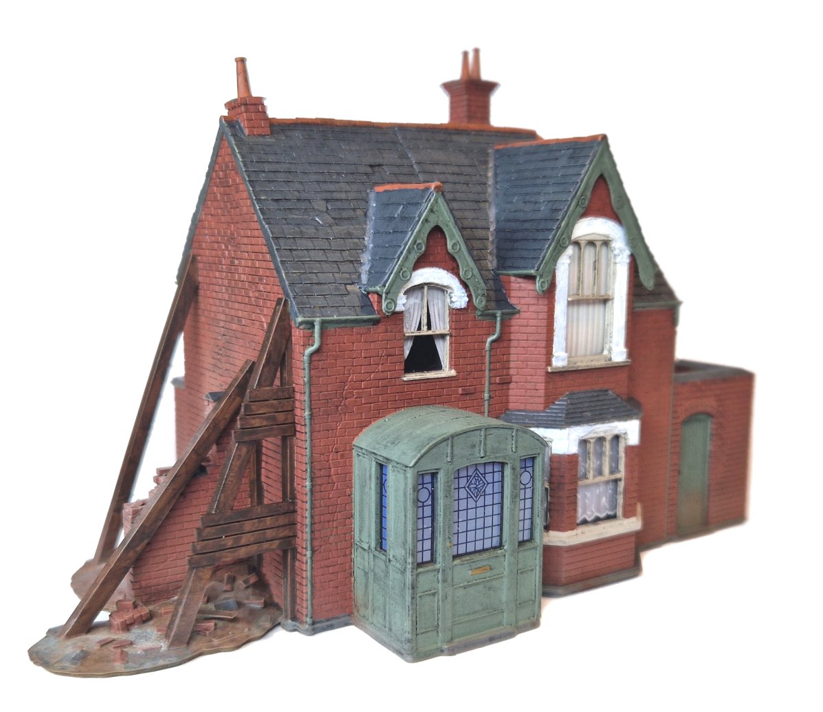 Mrs Wilberforces's house launched by Buggleskelly Station - World Of ...