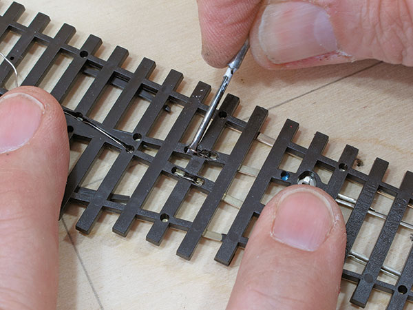 Track: Laying a double-slip - World Of Railways