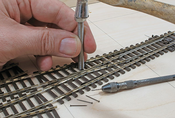 Track: Laying a double-slip - World Of Railways