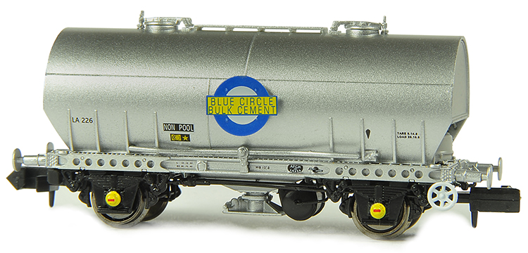 Revolution Trains PCV wagons - World Of Railways
