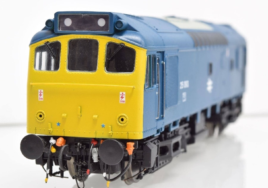 NEWS: Heljan show hand-decorated samples of the Class 25 - World Of ...