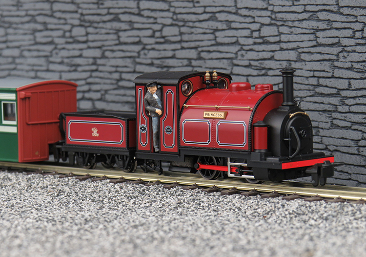 New figures for Kato/Peco Small England locomotive - World Of Railways