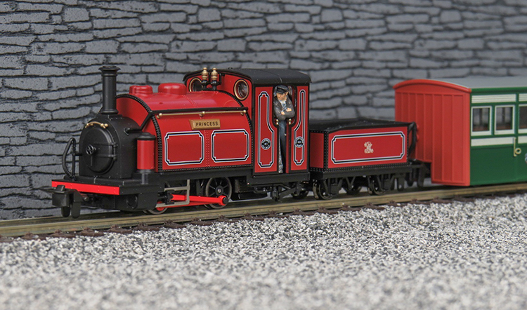 New figures for Kato/Peco Small England locomotive - World Of Railways