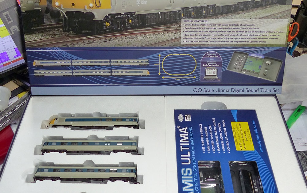 VIDEO: Unboxing the Bachmann Western Pullman Train Set - World Of Railways